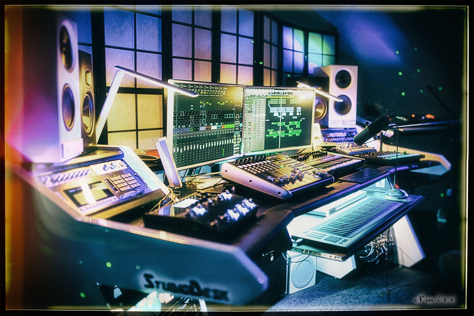 Mixer Studio Desk: The Ultimate Guide to Choosing Your Console's Comma ...